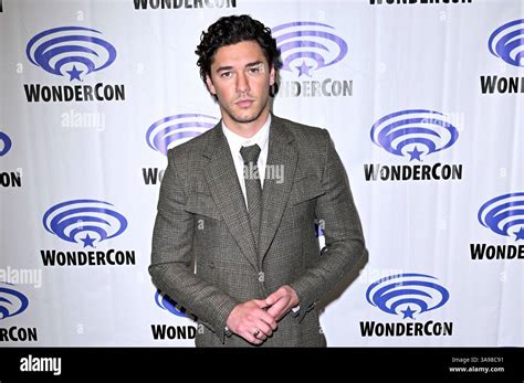 Belmont Cameli Beim Photocall Zum Kinofilm Until Dawn Auf Der Wondercon