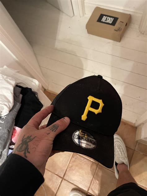 do you guys keep the sticker or remove em r neweracaps
