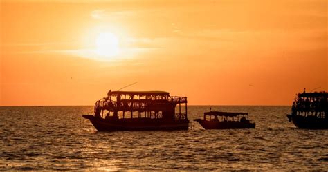 សហគមន៍ទេសចរណ៍កំពង់ភ្លុកបានរៀបចំឱ្យមានកម្មវិធីល្បែងប្រជាប្រិយ៍ជាច្រើនសម្រាប់ភ្ញៀវទេសចរទស្សនា