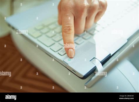 Turn Off Computer Hi Res Stock Photography And Images Alamy