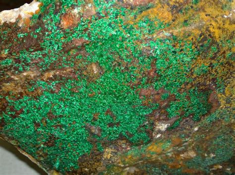 کانی های مس به همراه کوارتز City Photo Painting Art