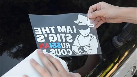 Как наклеить наклейку на стекло автомобиля Веселая инструкция Youtube