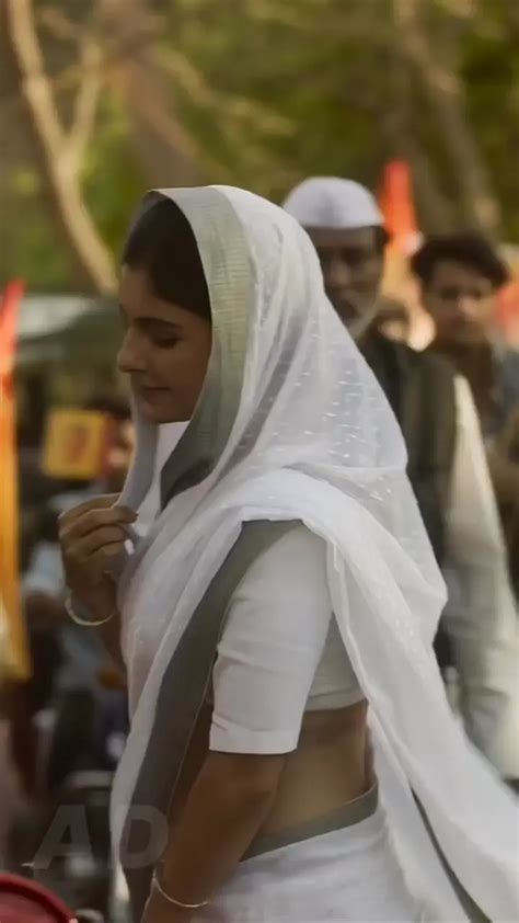 Isha Talwar Scrolller