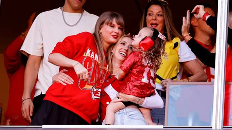 Taylor Swift And Brittany Mahomes Share Touchdown Handshake Us Weekly