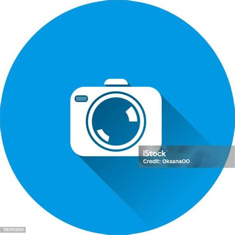 디지털 카메라의 벡터 그림입니다 파란색 배경에 복고풍 카메라 아이콘입니다 긴 그림자가 있는 플랫 이미지입니다 가정용 캠코더에 대한 스톡 벡터 아트 및 기타 이미지 Istock