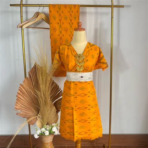 Jual Kain Tenun Endek Khas Bali Motif Wajik Warna Dasar Kuning Shopee Indonesia