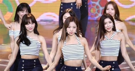 [포토] 우주소녀 우열을 가릴 수 없는 미모 대결