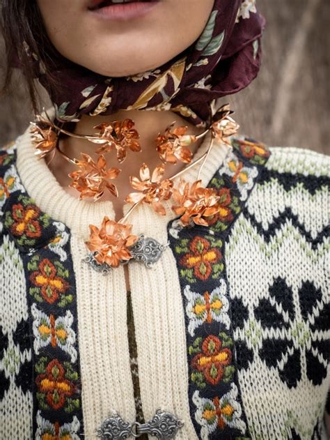 Collar Floración Suma Cruz