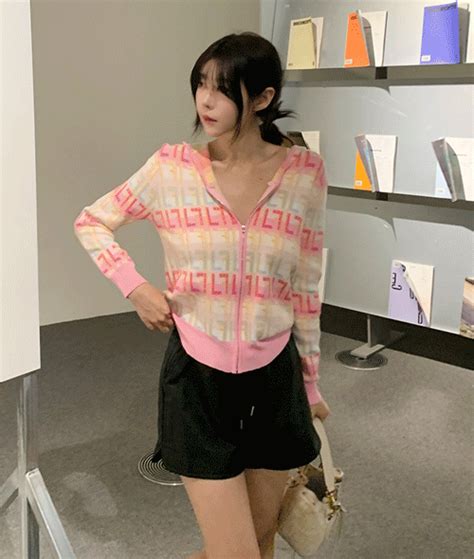 당일출고 Ff 무지개 패턴 긴팔 니트 후드 집업 가디건 강남룩 청담룩 고급의류 올드머니룩 에이블리