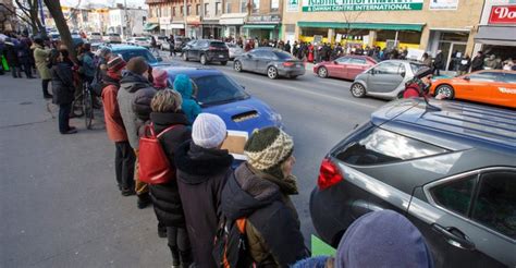 Canadians Form ‘rings Of Peace Around Mosques After Quebec Shooting