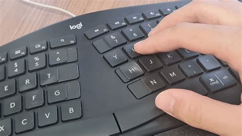 My Keyboard Has A Weird Shape Cause I Write With A Normal Shape Hand In A Somewhat Language R