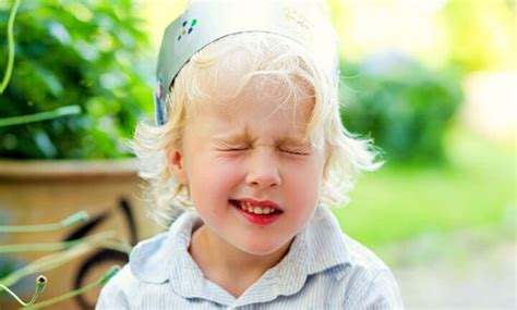 تیک‌های عصبی؛ از تعریف تا علت بروز و عوامل تشدیدکننده ایمنا