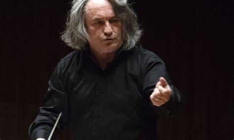 Dirijorul Horia Andreescu Pe Scena Filarmonicii Din Iaşi