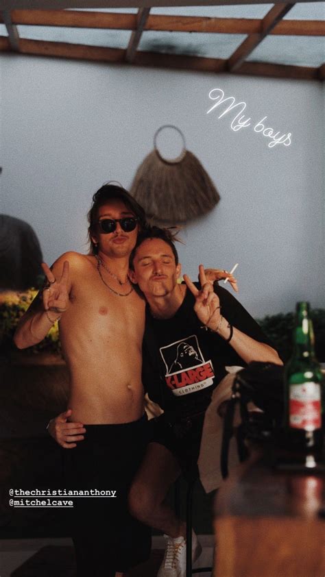 Pal Adlı Kullanıcının Chase Atlantic Panosundaki Pin