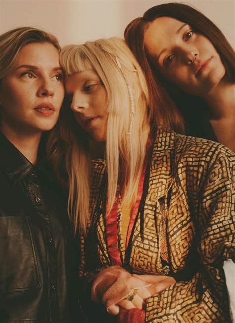 Aurora Aksnes Viktoria Aksnes E Miranda Aksnes Personagens Bonitos Aurora Asknes Anjos