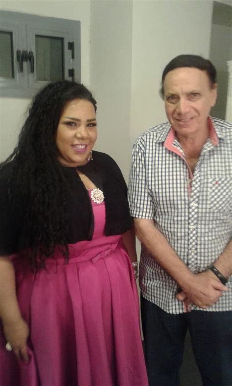 أثار الجدل في عزاء فنانة مصرية من هو شبيه عادل إمام؟