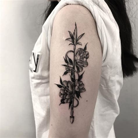 팔뚝에 화살표 문신