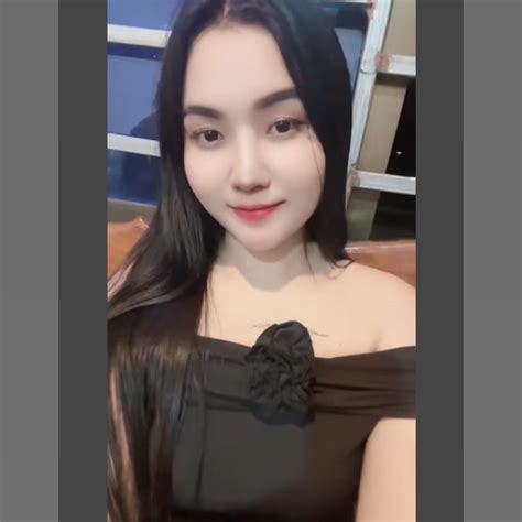 ព័ត៌មានថ្មី ផ្អើល មិនដែលឃើញសោះ នេះហើយជារូបថតថ្ងៃការ ខេមរៈ សិរីមន្ត ជាមួយ ភរិយា ឈ្មោះ គួយ