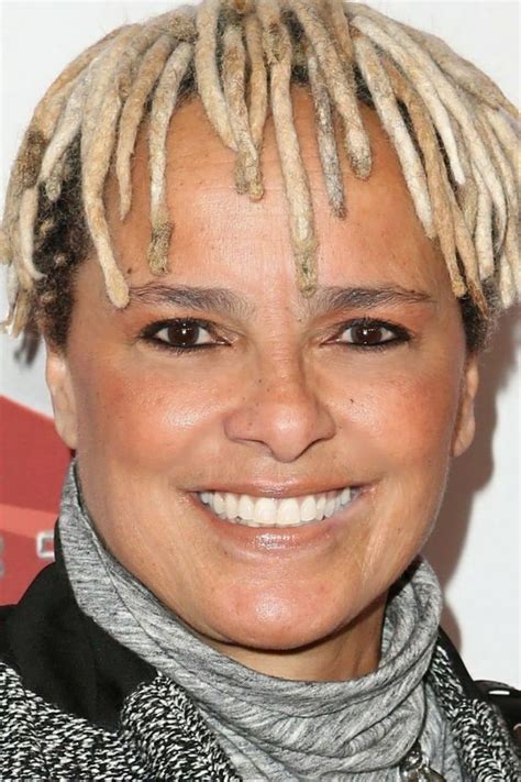 Shari Belafonte About Entertainmentie