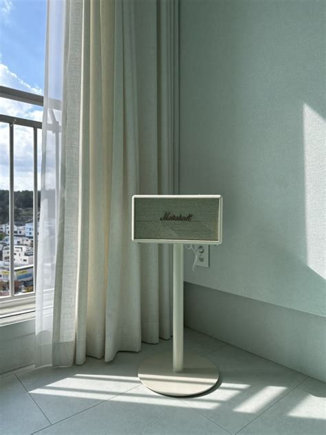 마샬 스탠모어3 블루투스스피커 스탠드 30평 거실 설치사진 고양이후기 네이버 블로그