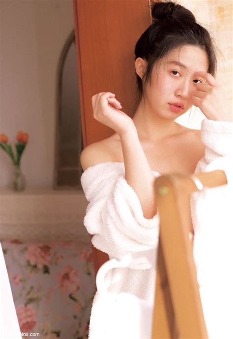 청순하고 사랑스럽거나 아리따운 미인이 목욕을 나가면 두 눈이 텅 비어 상사를 하게 된다 레이디사진