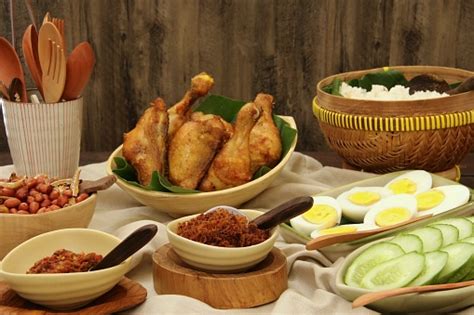 Nasi Lemak 말레이시아에서 향기로운 쌀 요리는 식탁에 제공 0명에 대한 스톡 사진 및 기타 이미지 0명 길거리 음식 단단하게 삶은 달걀 Istock