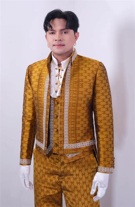 តារាចម្រៀងខ្មែរ ឧកញ៉ា ខេមរៈ សិរីមន្ដ ត្រូវហ្វេនថាស្រដៀងនឹងតារា K Pop រូបនេះ Khmerload