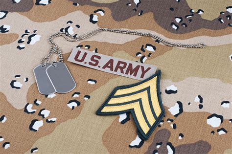 사막 전투 드레스 유니폼에 미 육군 상사 계급 패치 및 인식표 0명에 대한 스톡 사진 및 기타 이미지 0명 Armed Forces Day 갈색 Istock