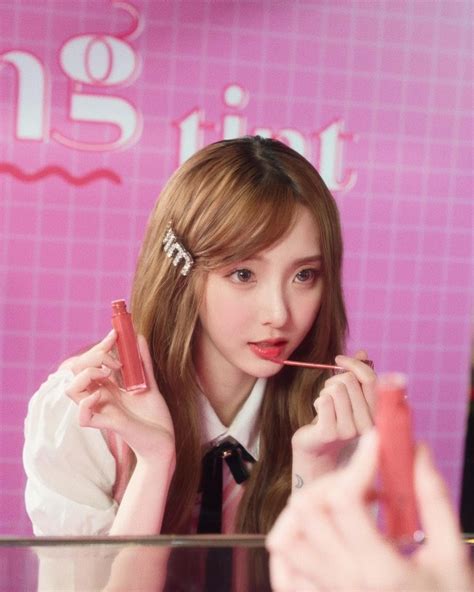 8 Potret Cantik Nene Pornnappan Artis Thailand Yang Disebut Pacar Bright