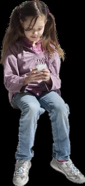 بومیلیا دختر نشسته و در حال مطالعه تصویر Png