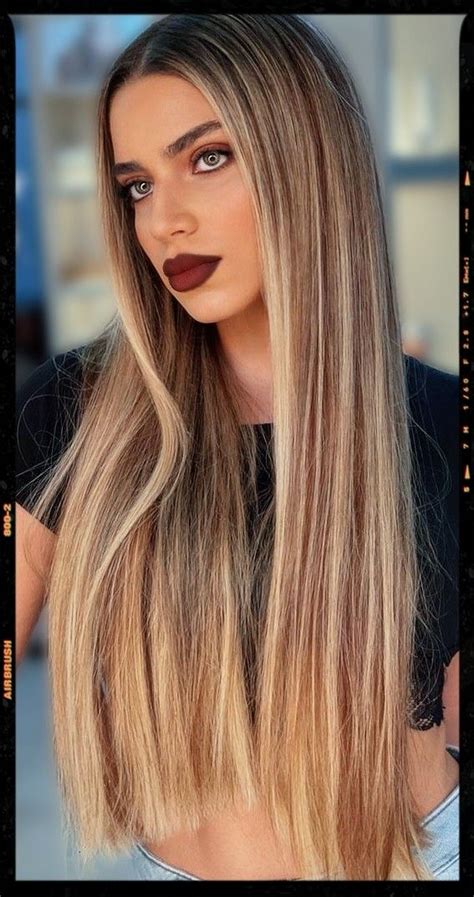 Contrasting Highlights And Straight Hair Look