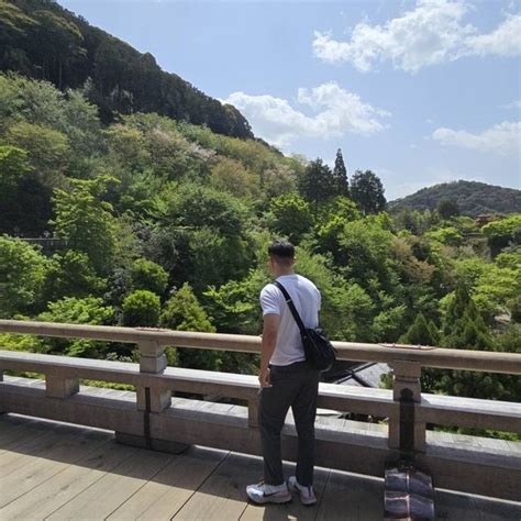 脆友們 一起讓這篇文能飄多遠就多遠 下午滑新聞看到昨天中配亞亞終於回暖心祖國 想到周末看我高一表妹在滑小紅書 內容是2個中國女生搭巴士去富士山