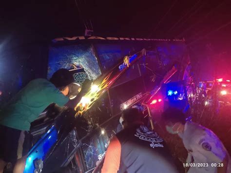 อัปเดต อุบัติเหตุรถทัวร์ทัศนศึกษานักเรียนชนรถยนต์ ล่าสุดเสียชีวิต 2 เจ็บ 39