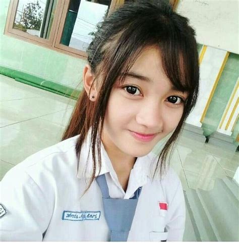 30+ Foto Cewek Cantik SMA: Pesona yang Tak Tertandingi - Twibbonesia