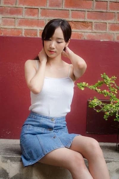 Japanese Girl Sexy Shorts Public Images Libres De Droit Photos De