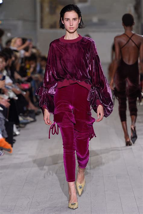 Amazing Outfits Velvet Fashion Runway Fashion Fashion Outfits