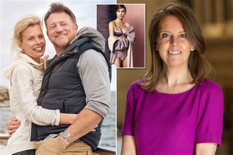 Susanna Reid Struggles With Her Very Short Skirt Again On Good Morning Britain Mirror Online