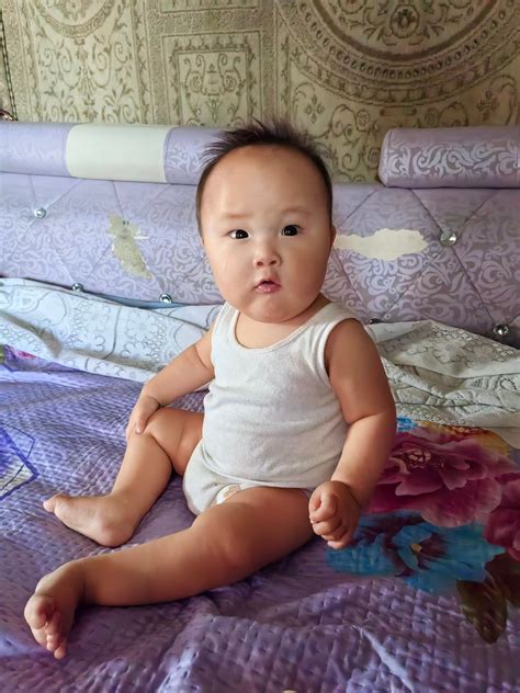 Хайрын тэврэлт Эрдэнэт БОЭТ ийн нярайн тасаг Пүрэвжав Хишигзул эмчдээ маш их баярлаж явдаг