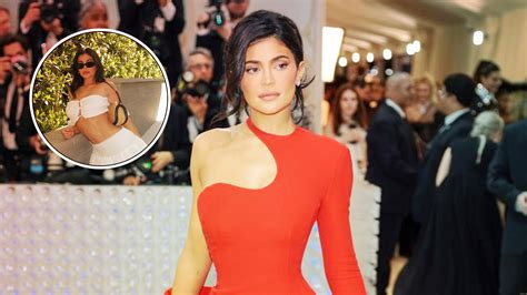 Kylie Jenner Posts 39thirst Trap39 Photo Wearing Sexy