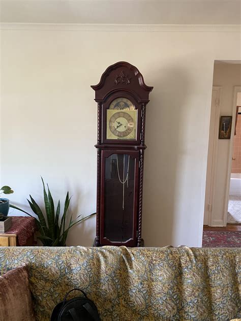 Help identifying clock : r/clocks