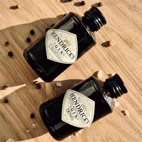 Novelty Mini Hendricks Gin Salt And Pepper Shakers T Set Limited