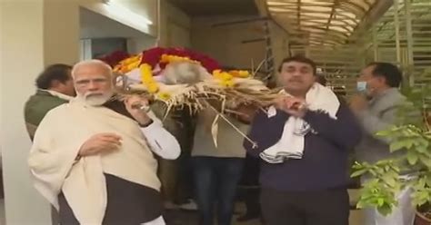 Pm Modi Bereaved Mother Heeraben Dies At 100