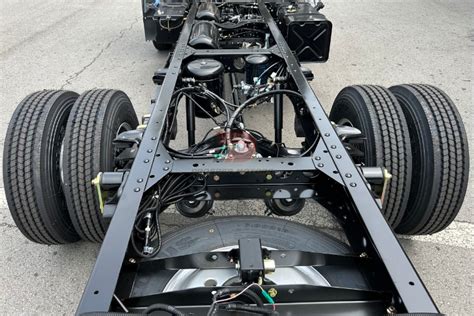 Isuzu Chassis Trucks Guide Elf Frr And Giga Models For Every Industry
