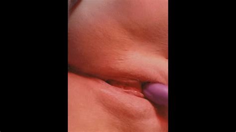 振动器播放内部和外部以及带灯的后视图 Pornhub com