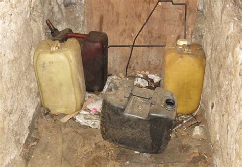 Задържаха петима крали горива от камиони край Русе Снимки