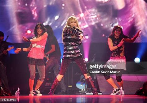Hannah Montana Miley Cyrus Best Of Both Worlds Show Photos And Premium