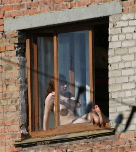 【画像】近くに住む女性が全裸で日光浴をしていて困っています ポッカキットポッカキット