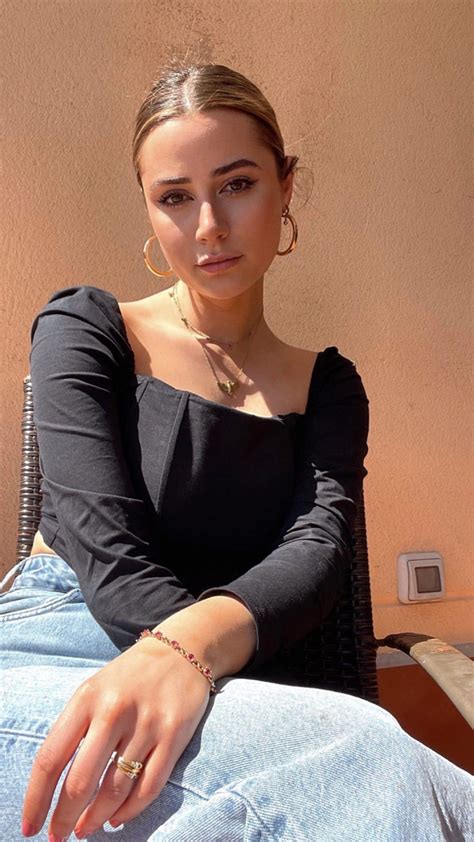 Legs Crossed Rrandomsexiness