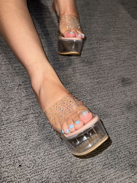 Mommy Says Come Lick Her Toes Right Now R Mommyfeet