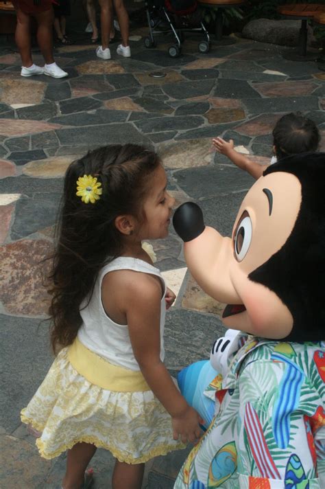 Where You Can Find Mickey At The Disneyland Resort 10 Mickey Hugs That Will Melt Your Heart